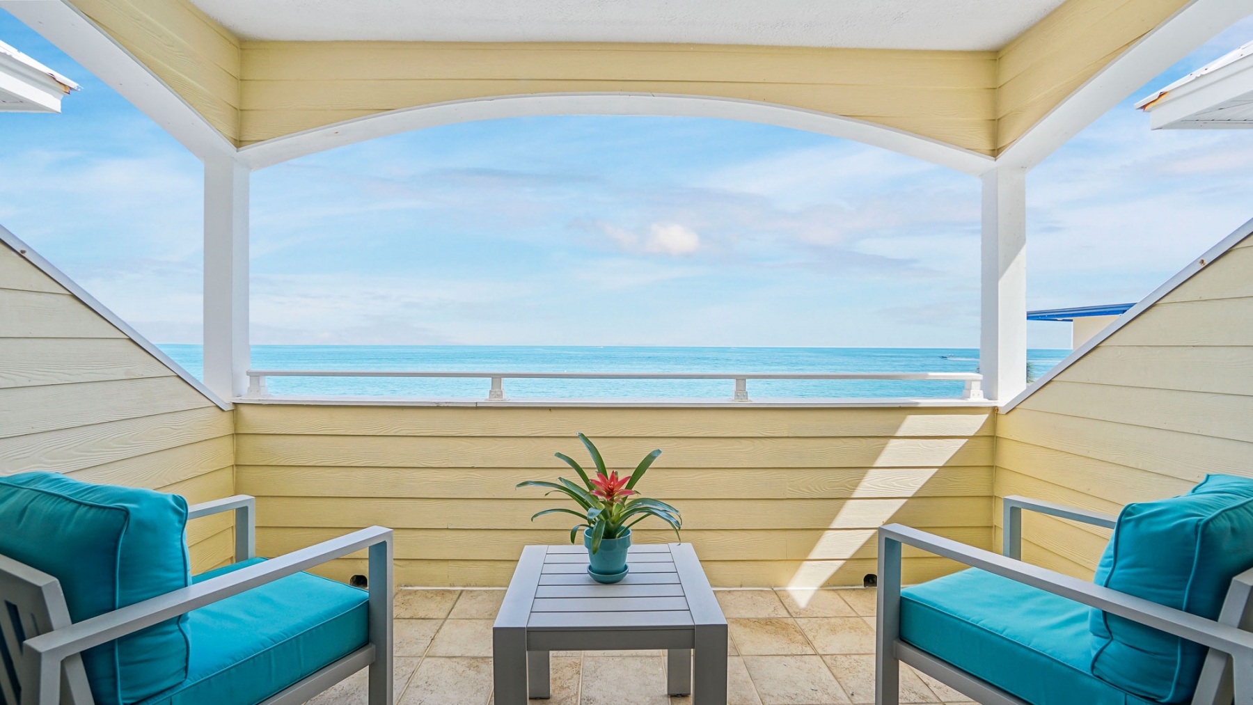 Glunz Ocean Beach Hotel and Resort | Accommodations | The Keys